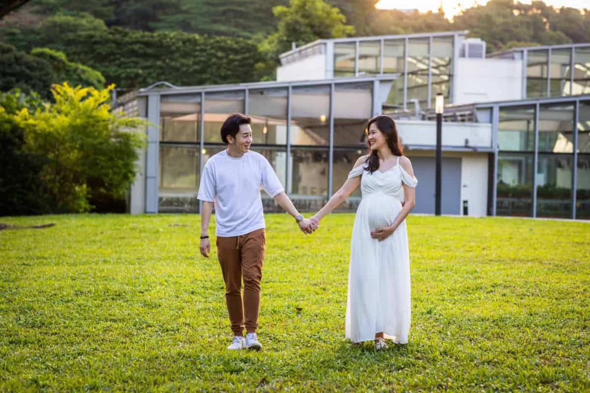 7 Essential Tips for Nailing Your First Maternity Shoot