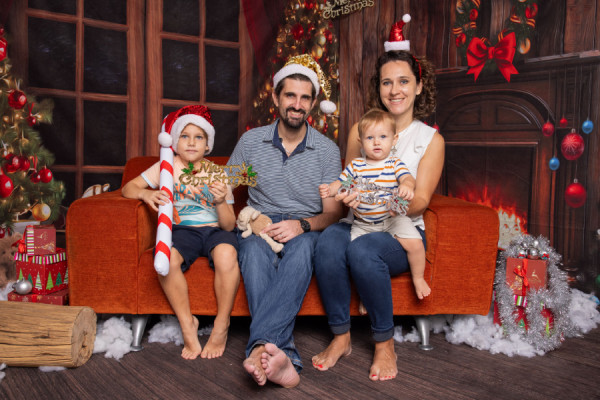 Snuggly Outfit Ideas Perfect For Relaxed Christmas Photos